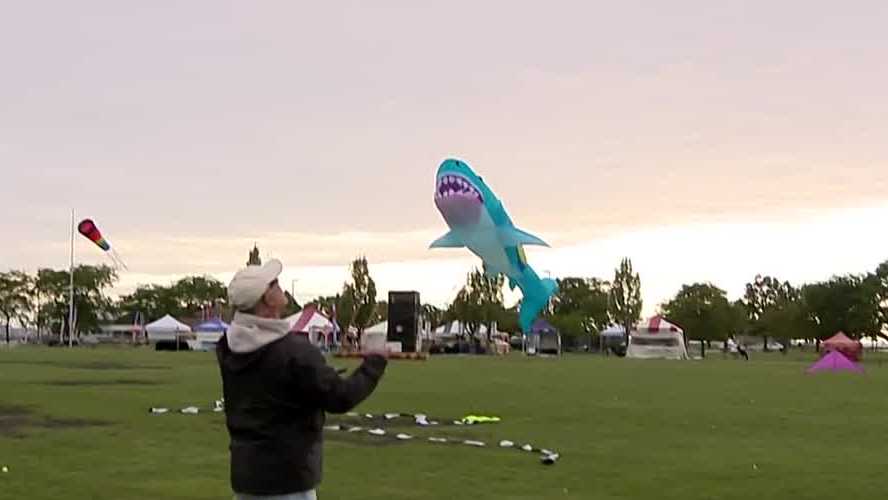 Frank Mots International Kite Festival returns to Milwaukee's lakefront