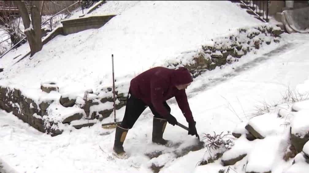 Pittsburgh snowfall is first real winter weather of season