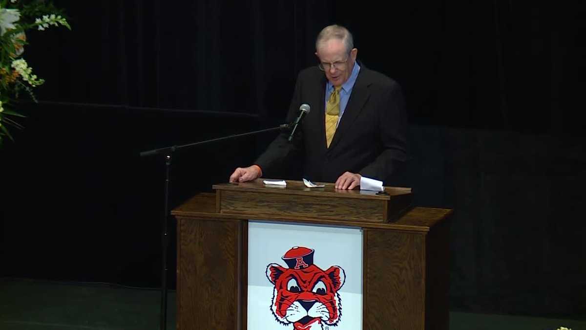 Sonny Smith speaks at Rod Bramblett funeral