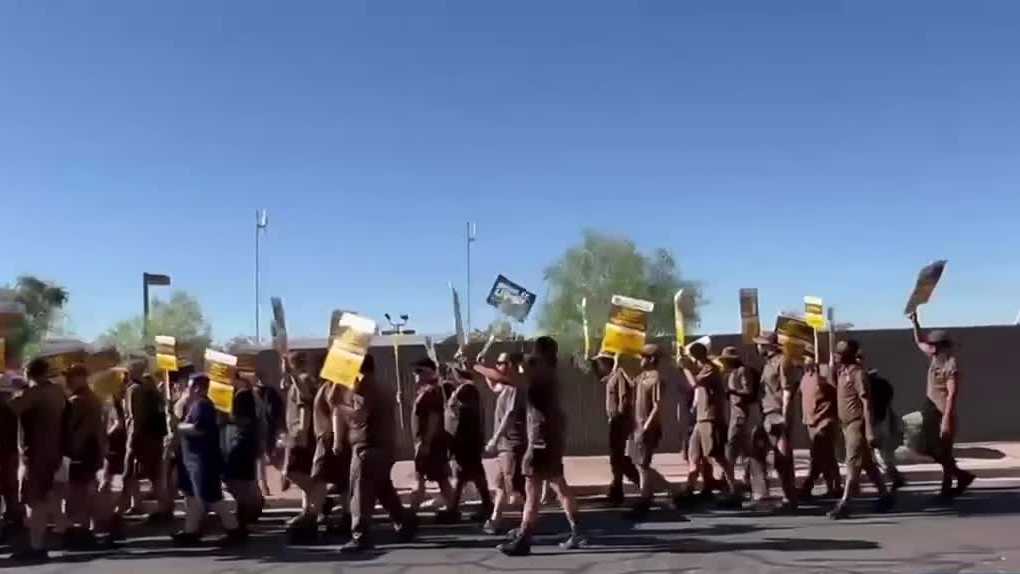 Workers hold rally at UPS in Louisville with possible strike on horizon