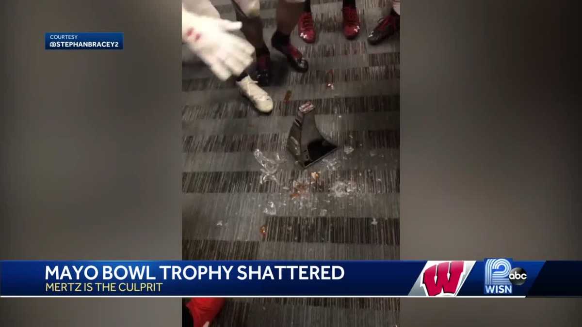 Badgers QB fumbles Duke's Mayo Bowl trophy