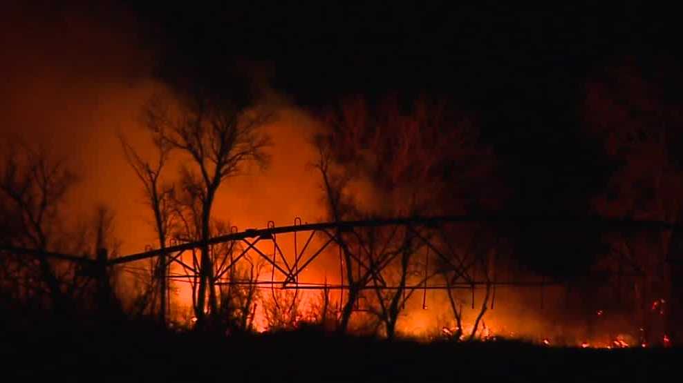 Crescent, Iowa emergency managers expect wildfire to burn overnight