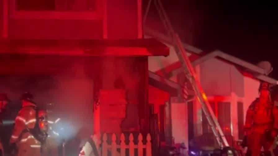 Crews contain garage fire in North Highlands