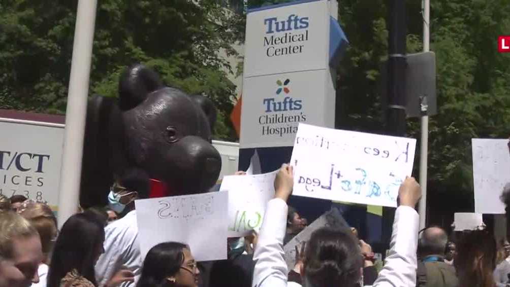 Some Tufts Medical staff, students protest Roe v. Wade draft leak