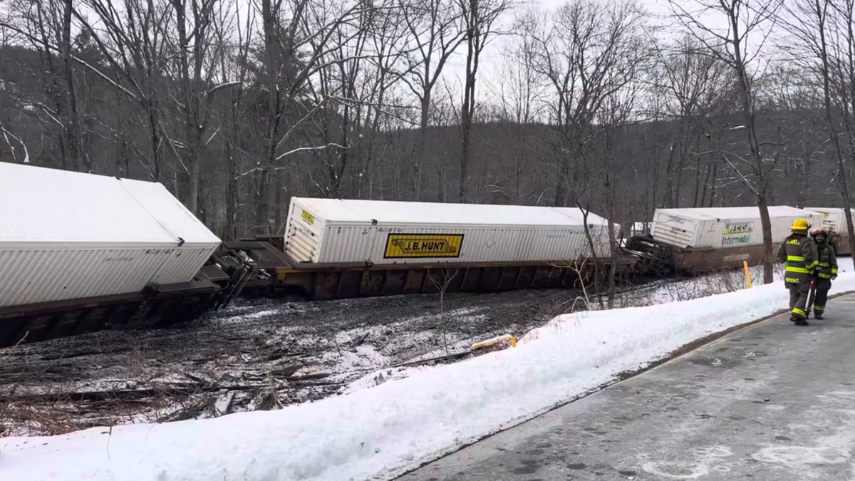 15 railcars come off tracks in train derailment in Western Mass.