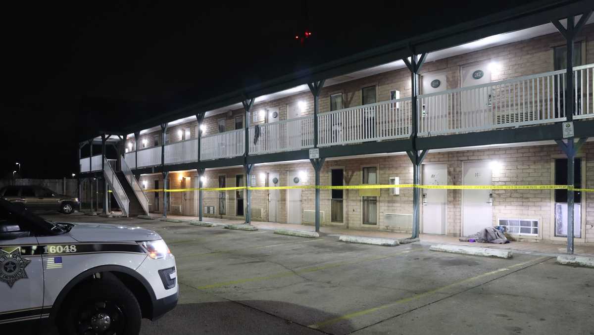 Tulsa police officer shoots, injured armed robbery suspect