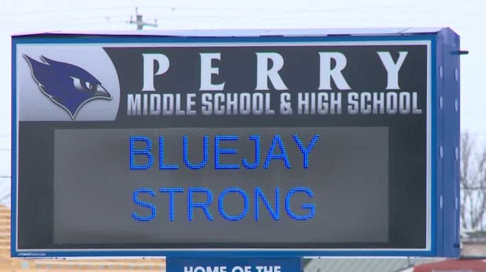 Perry working on public fund to support victims of school shooting