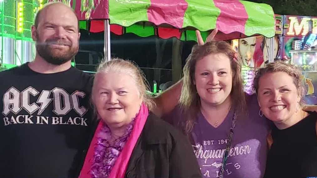Grafton woman discovers long-lost siblings Grafton woman discovers long-lost siblings