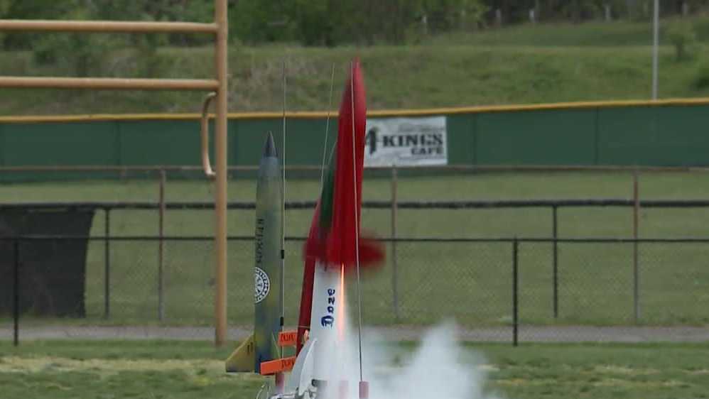 Louisville high school students compete in rocket competition