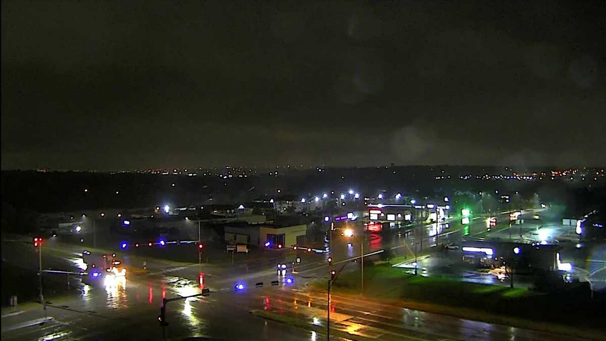 Thunderstorms and accidents this morning, freeze comes later