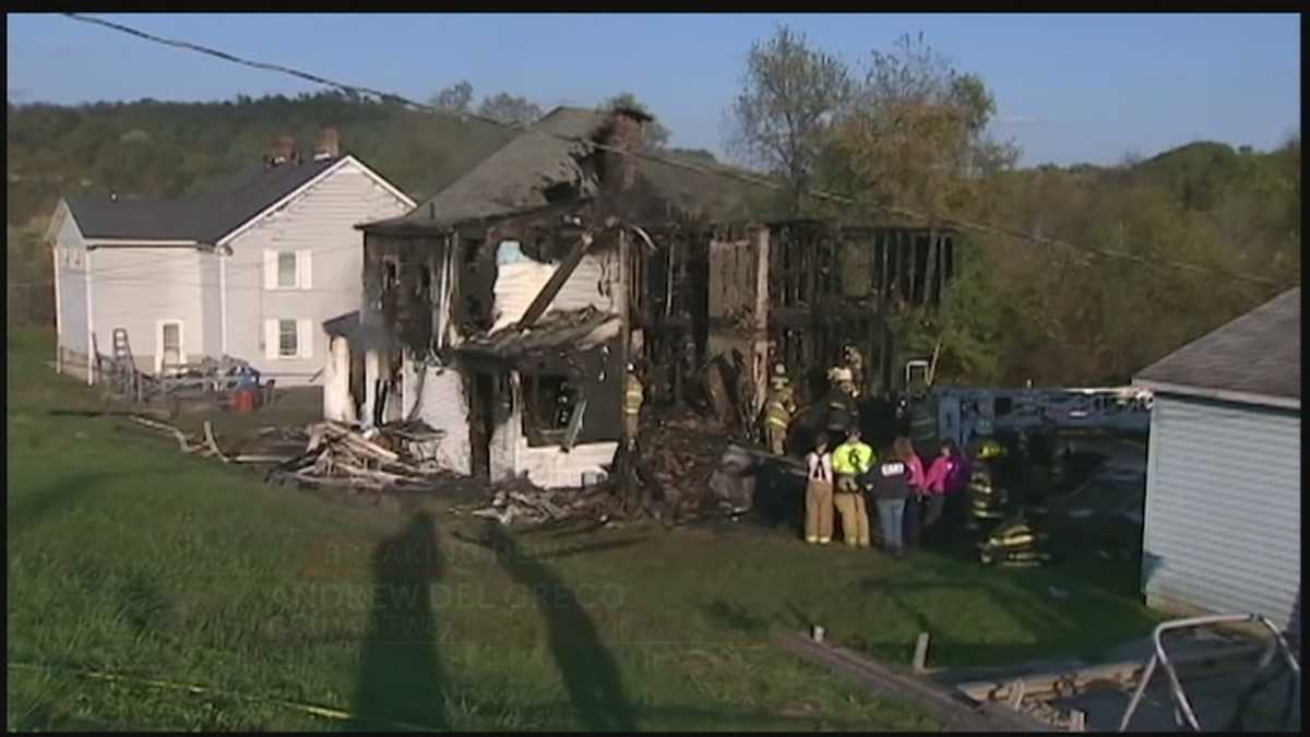 2 killed in fire that collapses house