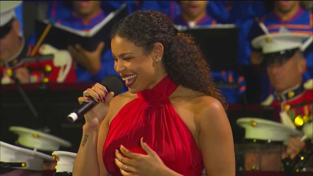 Jordin Sparks sings national anthem