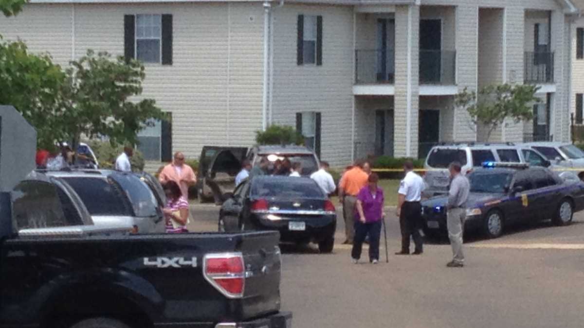 Pearl police officers injured in shooting