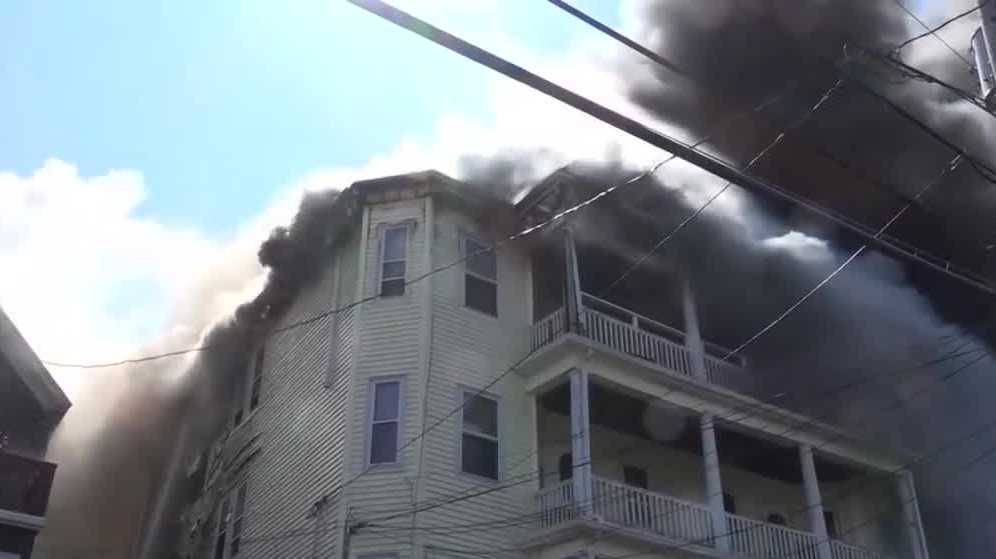 5-alarm fire destroys homes in Revere