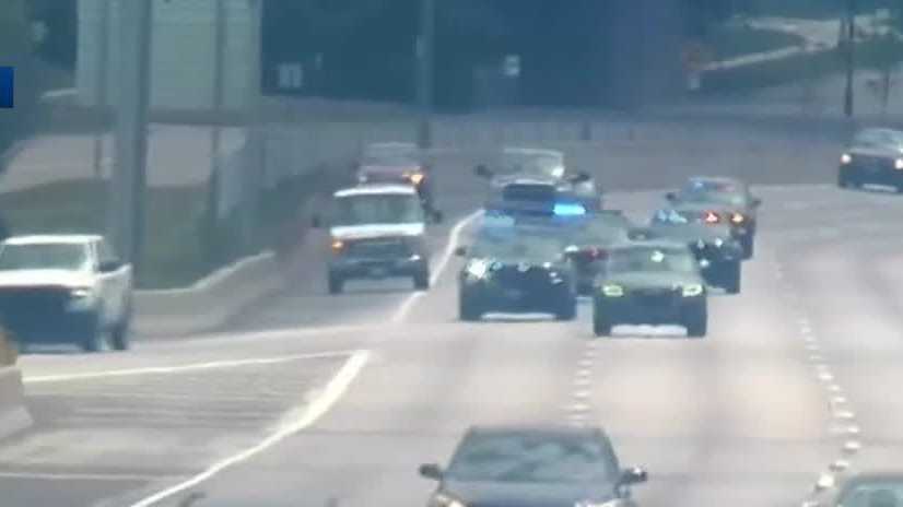 Milwaukee police chase reckless driver down I-43 Monday afternoon