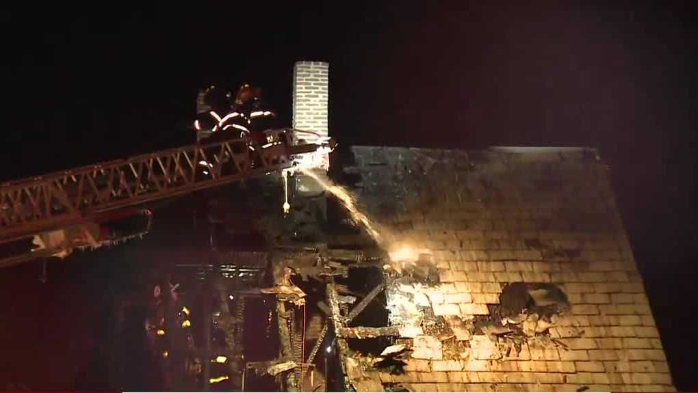 Fire crews battle 2-alarm fire in Winchester; No one hurt
