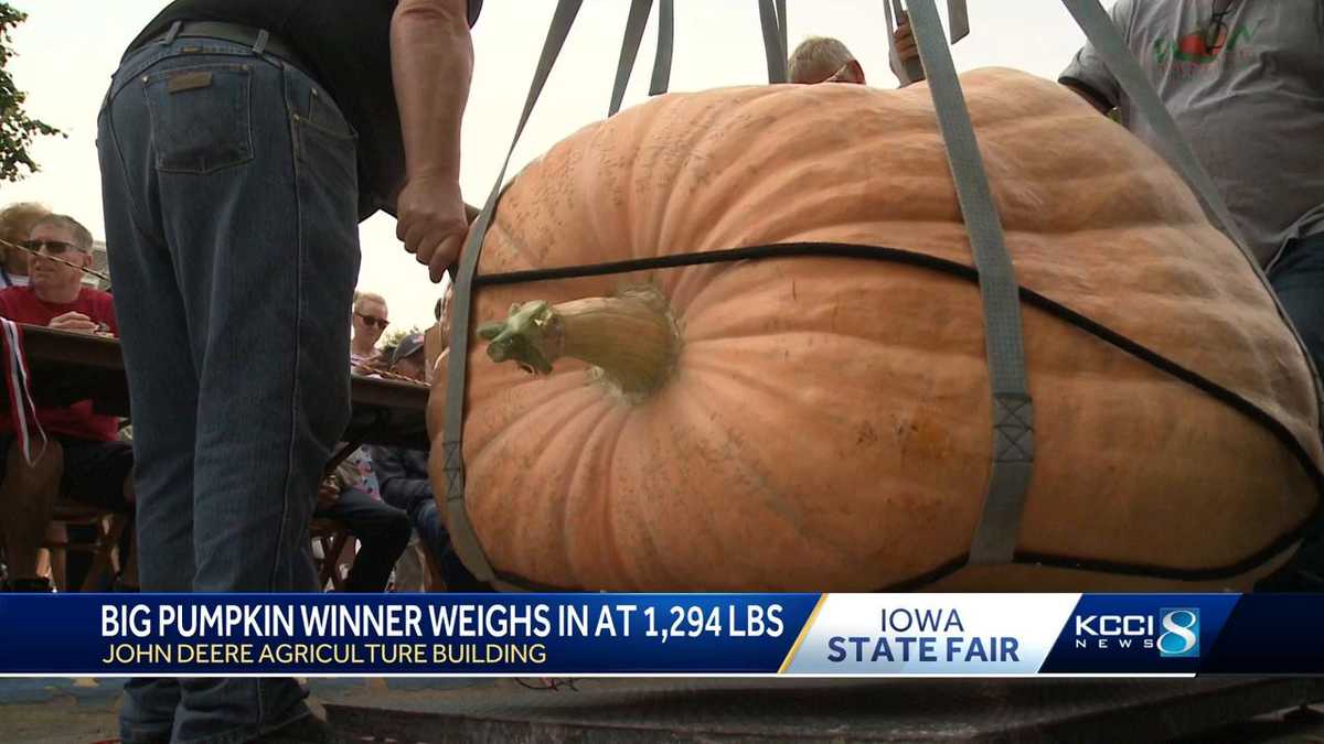 Biggest pumpkin winner crowned at Iowa State Fair