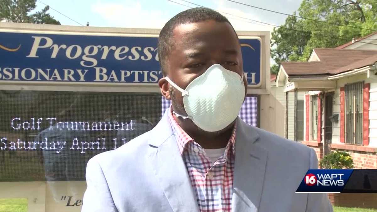 Church leaders and congregation hold drive-through parade for pastor's ...