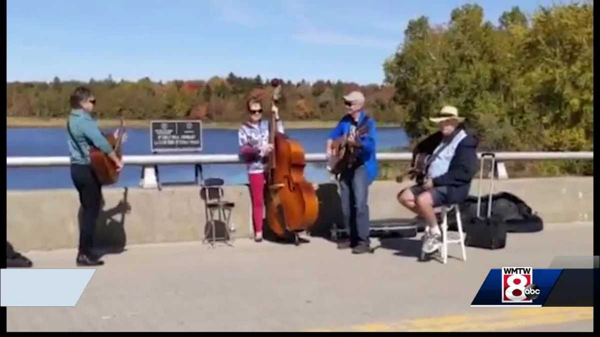 Bluegrass band split by Canadian border meet on international bridge ...
