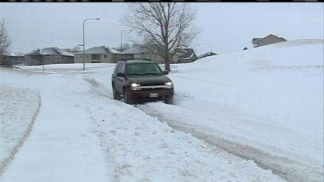 Storm leaves mess in neighborhoods