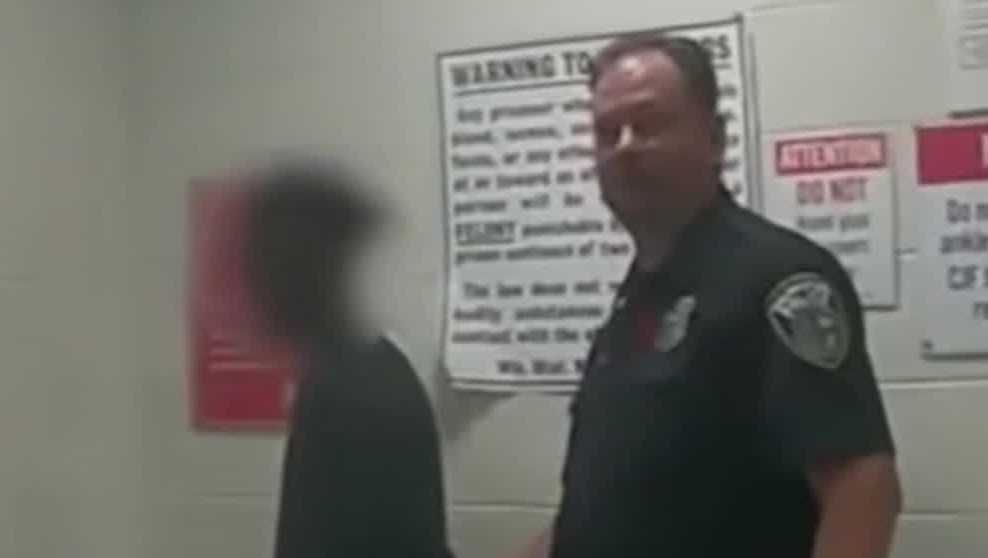 Jail death charges: Milwaukee officer makes 1st court appearance