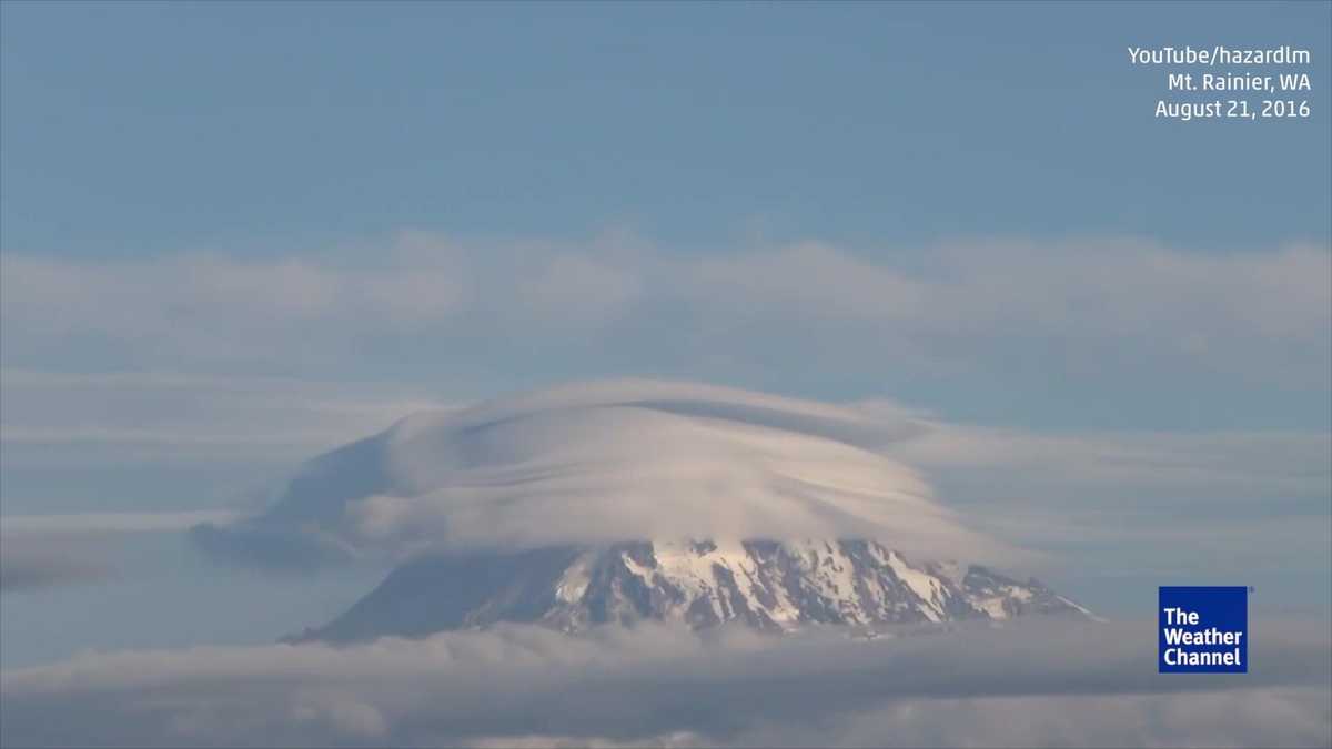 Watch ‘UFO’ Cloud Over Mount Rainier