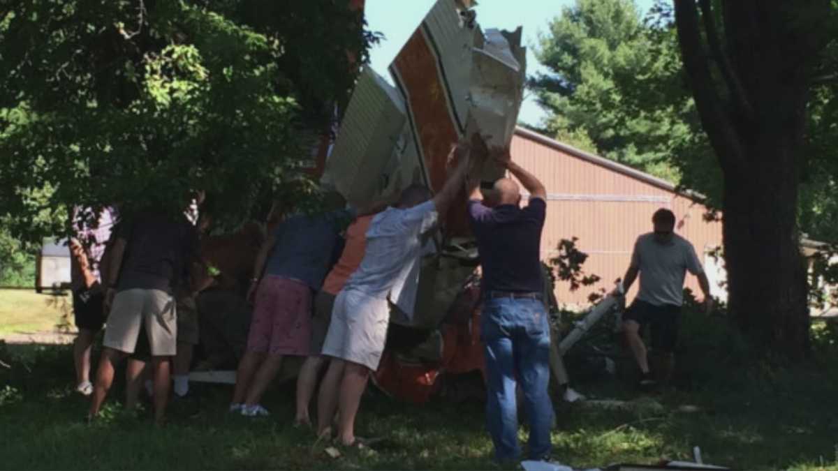 2 killed in NH plane crash