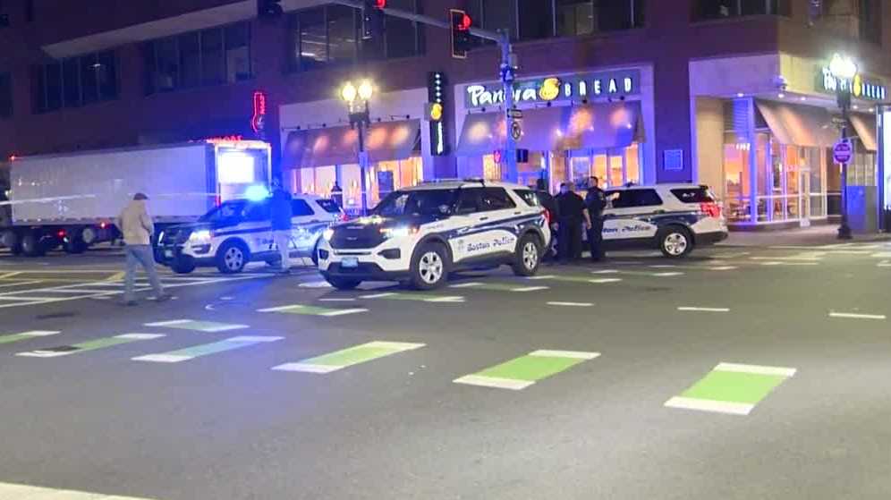 Investigation underway after 2 stabbed in Theater District