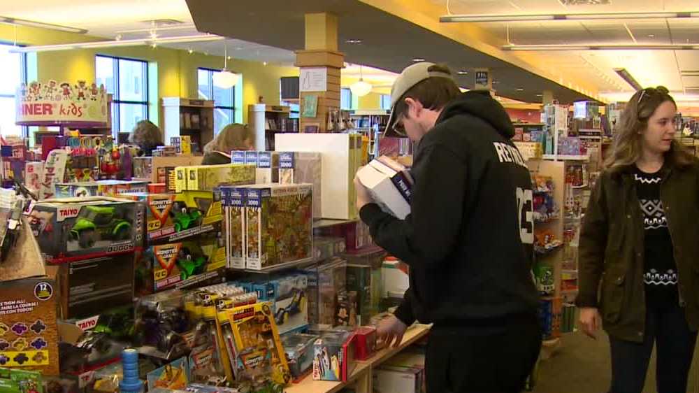 Shoppers in NH looking for gifts early
