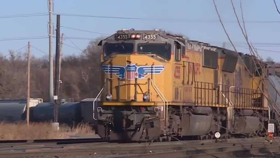 Rail leader, Nebraska Representative on U.S. House bill on union contract