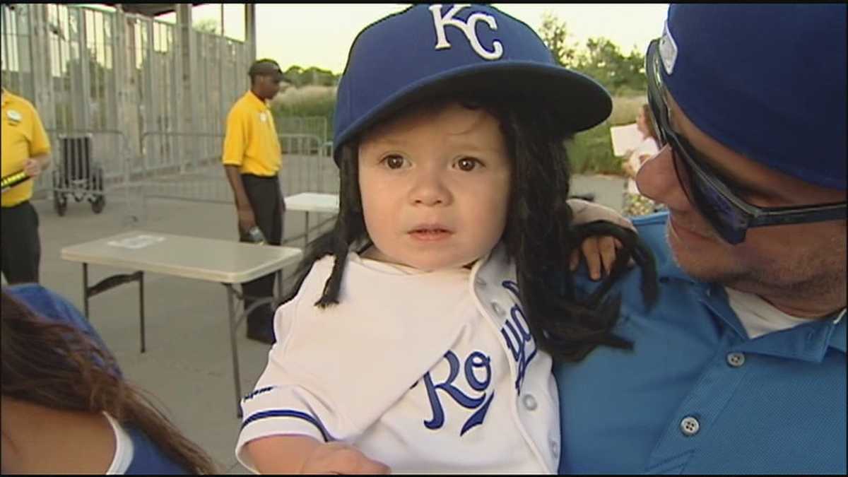 'Johnny Cueto baby' becomes social media star