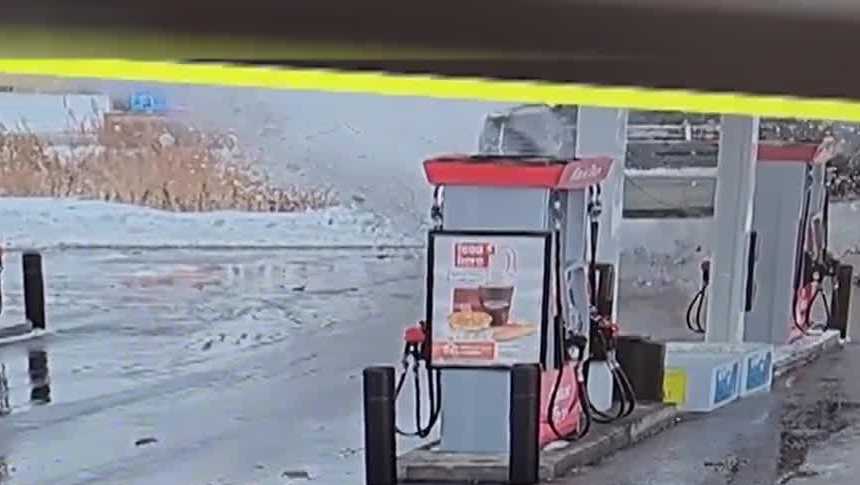 Watch: Driver flies into Kwik Trip gas pumps during La Crosse police chase