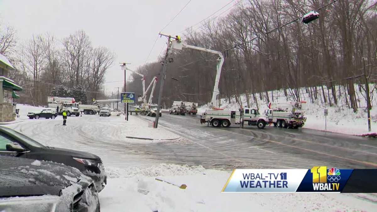 Car crashes into utility pole on Route 140