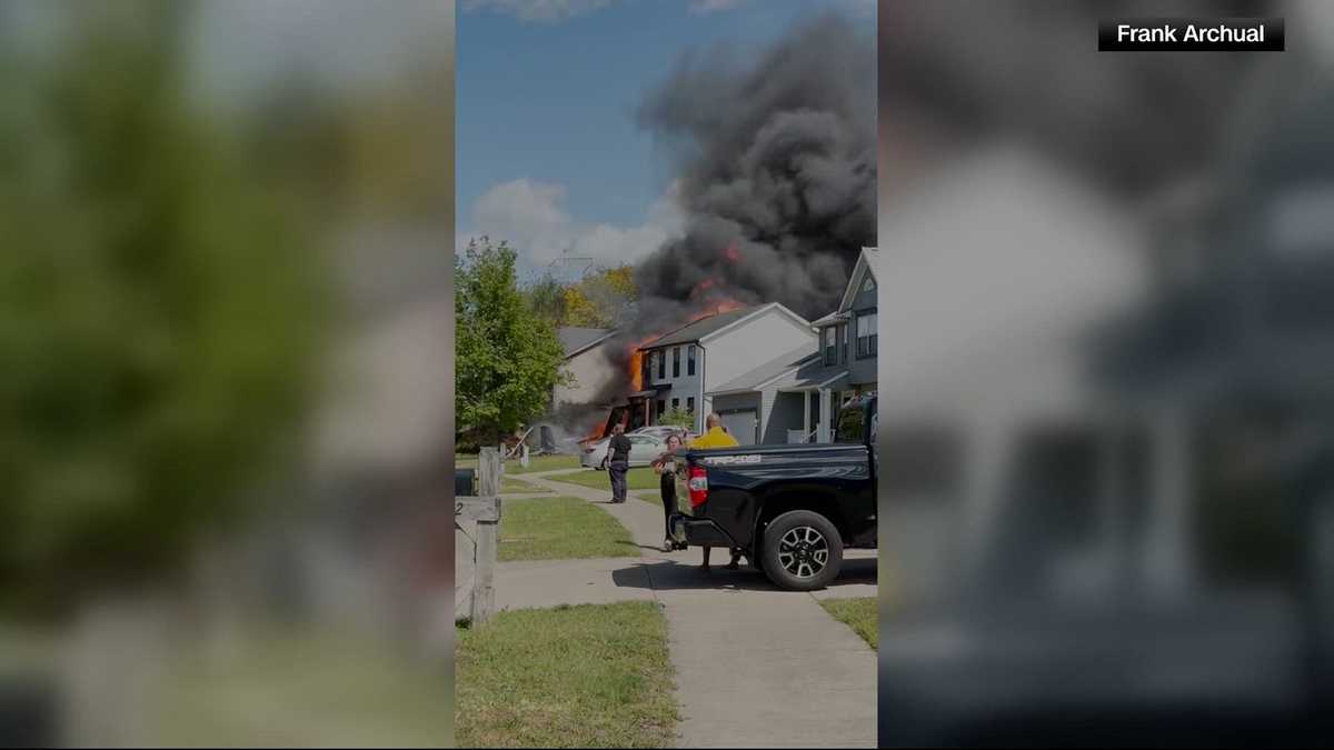 Deadly plane crash into Ohio home kills 2