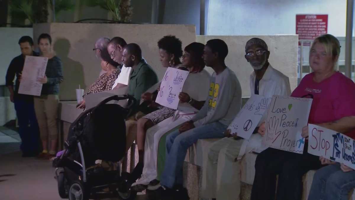 Peaceful protest held in Sanford over Ferguson decision