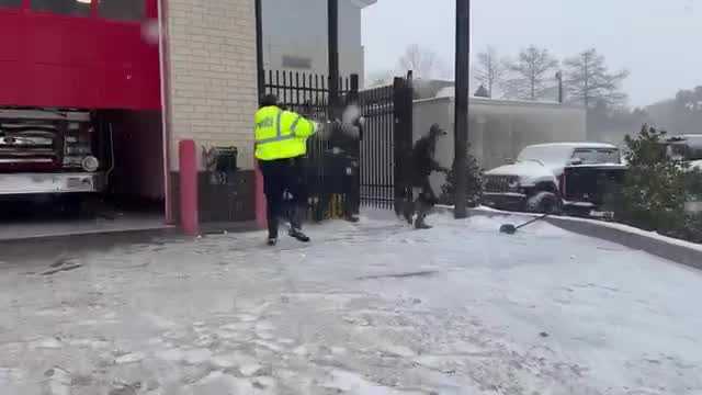 Slidell emergency officials have snowball fight