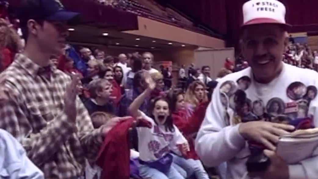 Iowa City sports superfan 'Smiley' dies at 79