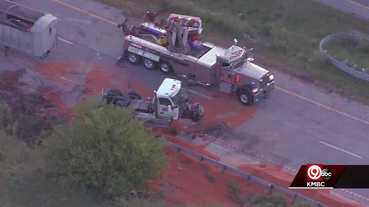 Large wreck involving semitruck, pickup on I-29 north of Platte City