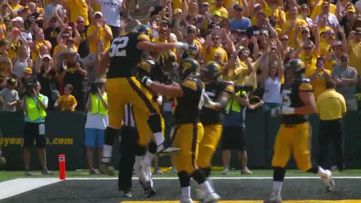 Hawkeyes impressive in season-opening win