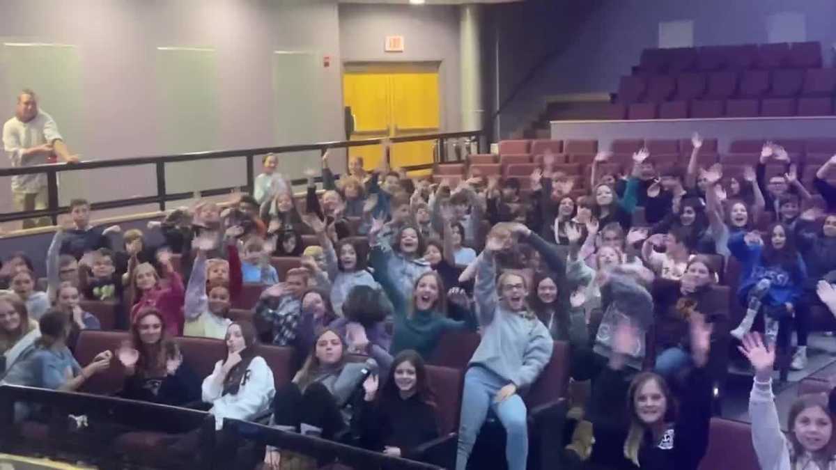 Kevin Skarupa Visits Timberlane Middle School