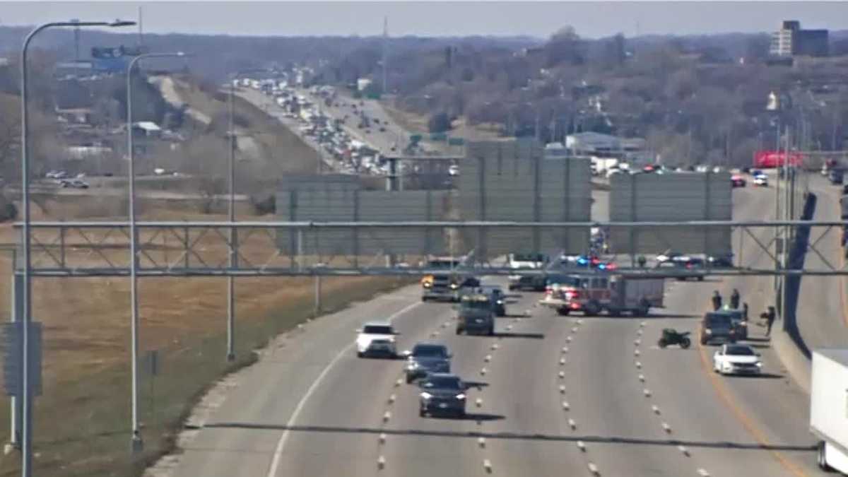 Omaha Interstate 80 crash critically injures 1 person