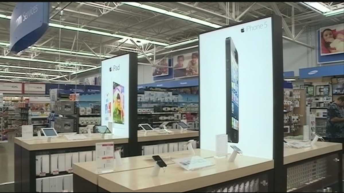 iPhone 5C and 5S arrives at Walmart