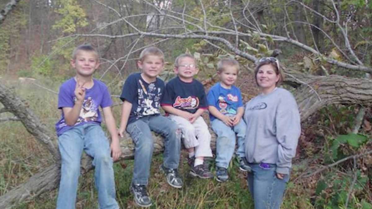 Single mother of 4 fights for her life