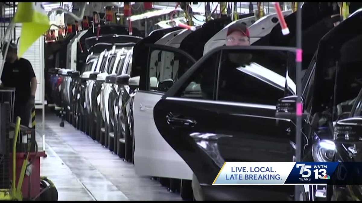 Mercedes workers for and against union, both believe they have votes to win