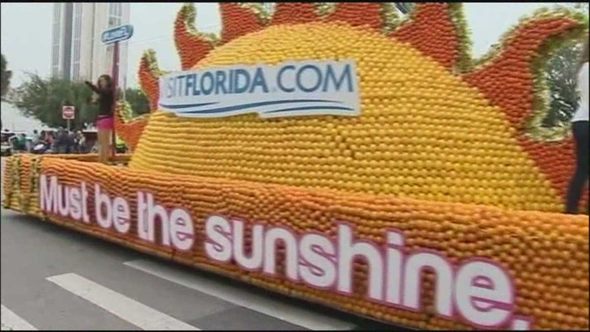 Thousands line streets for Citrus Bowl Parade