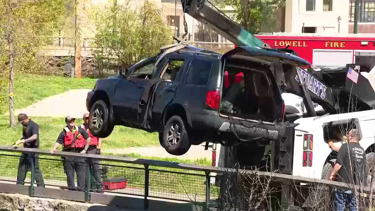 Man's body recovered from SUV submerged in Mass. canal