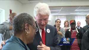 Bill Clinton shakes hands, walks streets of Harrisburg as he campaigns ...
