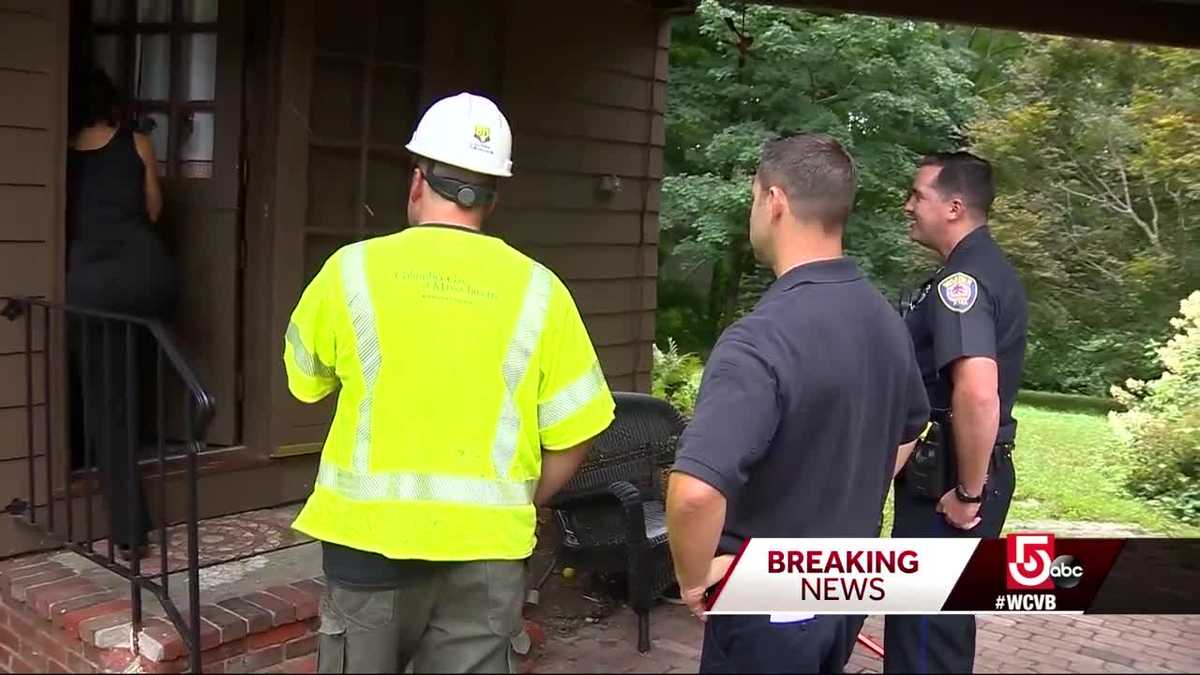 Utility crews, police go door-to-door to turn off gas