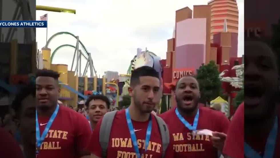 Hawkeyes, Cyclones take in sights for Christmas before bowl games