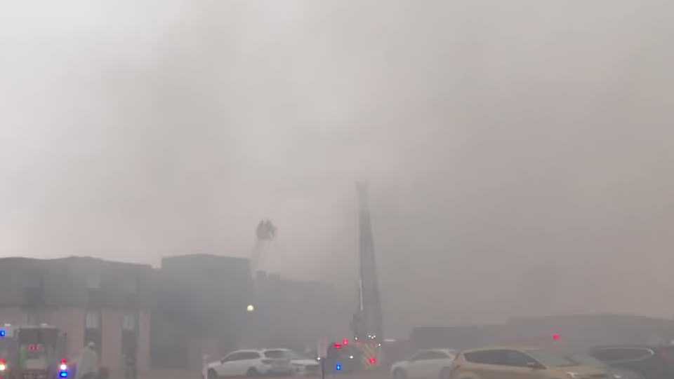 Omaha crews battle apartment building fire - KETV